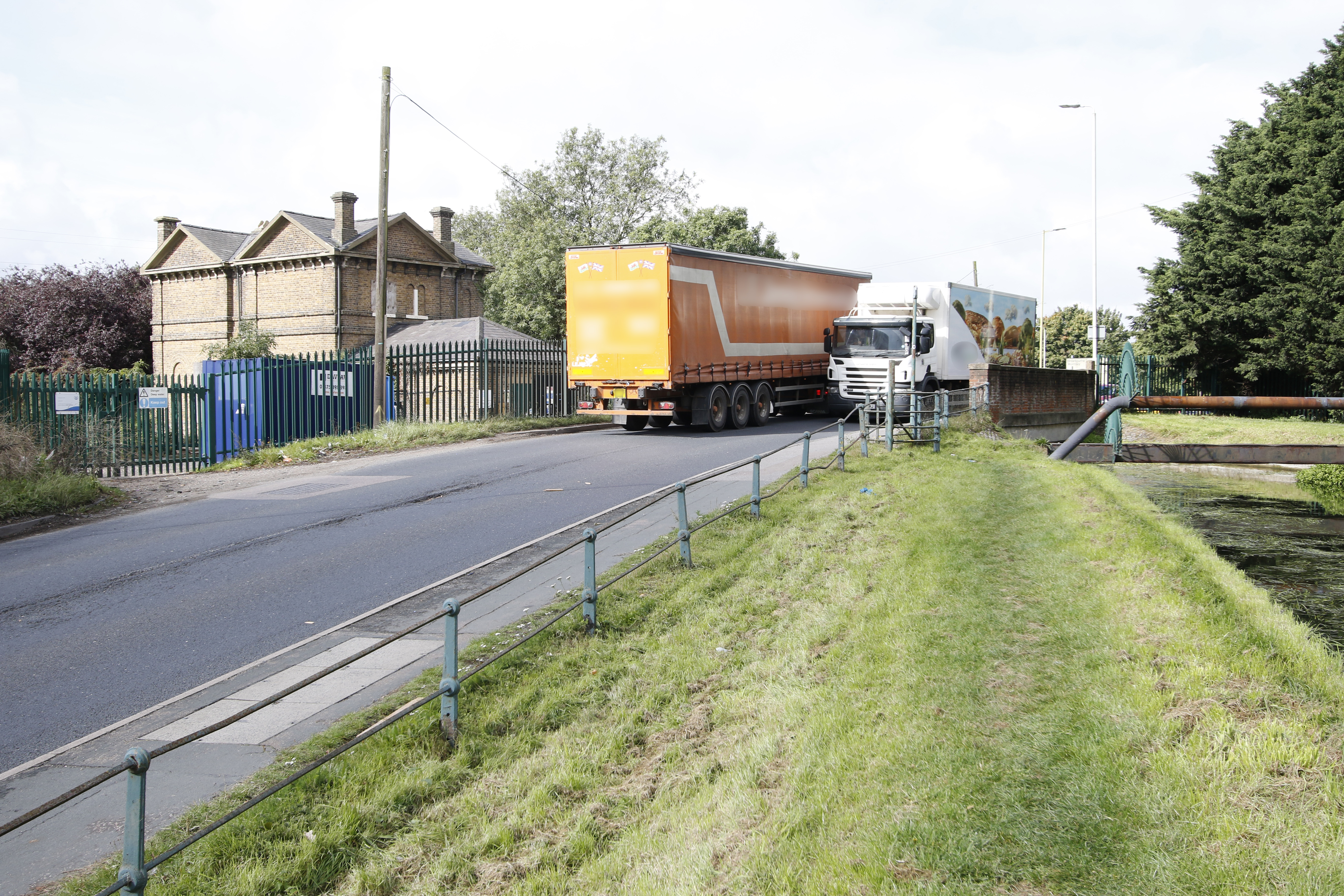 Preparing the ground for the New River Bridge – Borough of Broxbourne ...